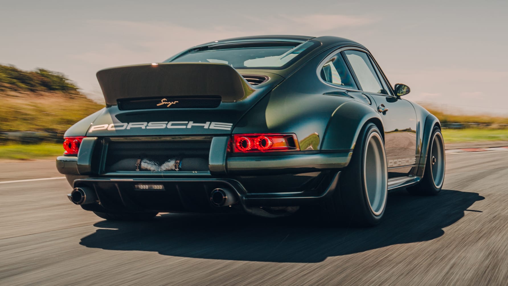 Porsche 911 Reimagined by Singer - the Dynamics and Lightweighting ...