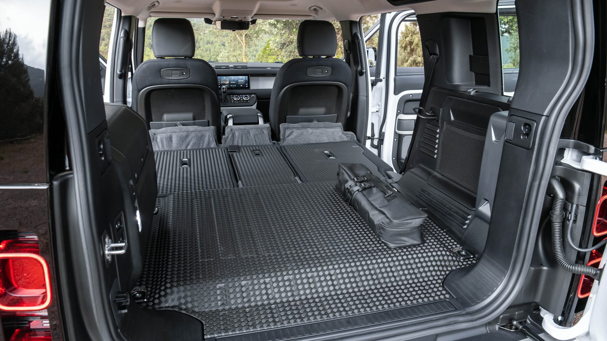 Land Rover Defender P400e review: plug-in hybrid Defender tested ...