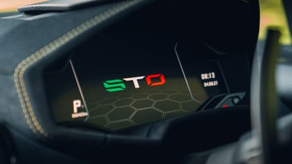 Lamborghini Huracán STO Interior Layout & Technology | Top Gear