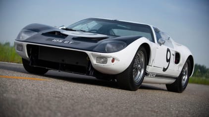 This Ford GT Heritage Edition celebrates the first ever GT40 prototype ...
