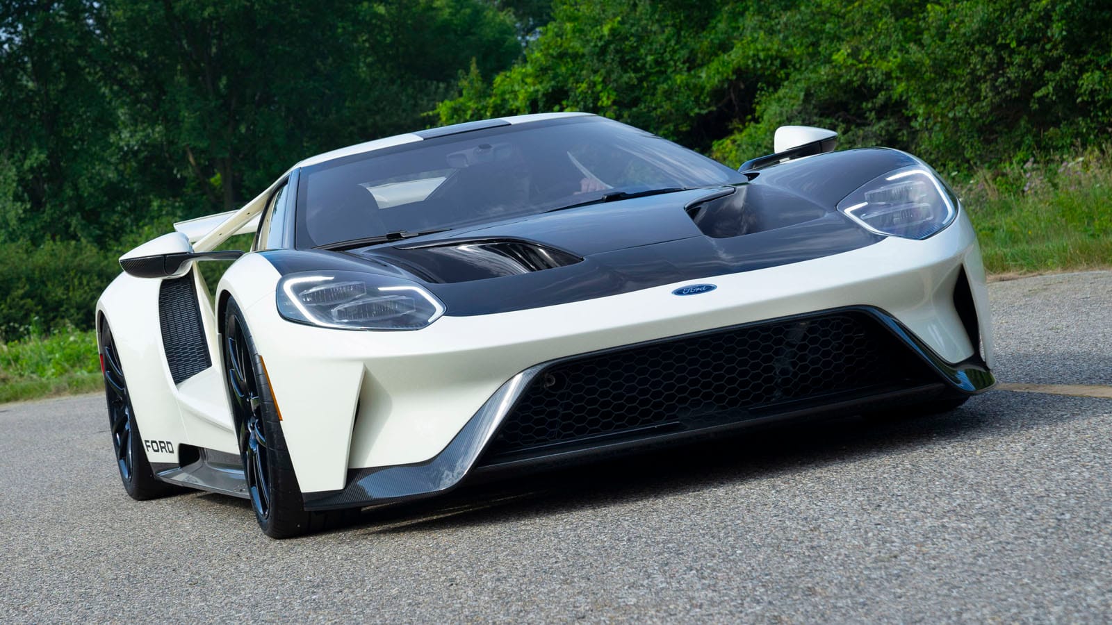 This Ford GT Heritage Edition celebrates the first ever GT40 prototype ...