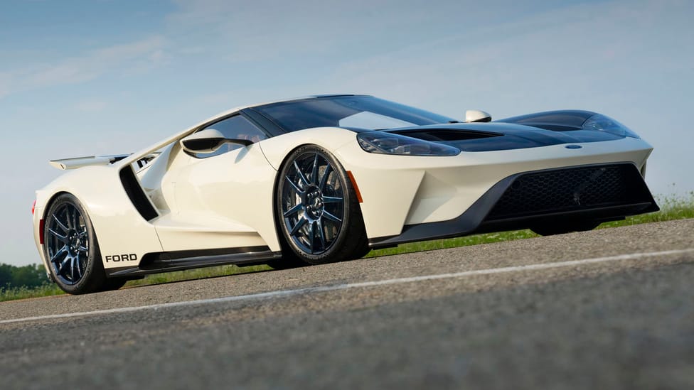 This Ford GT Heritage Edition celebrates the first ever GT40 prototype ...