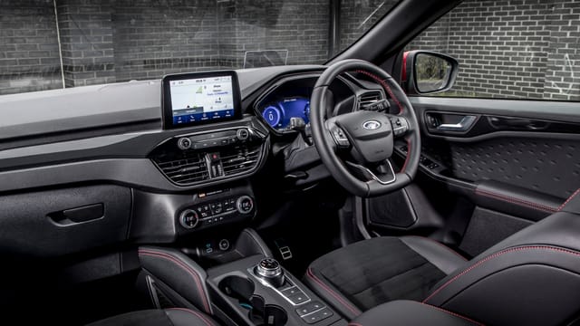 Ford Kuga Interior Layout & Technology | Top Gear