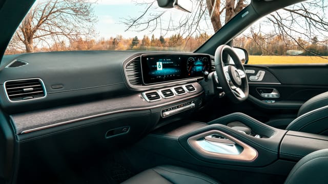 Mercedes-Benz GLE Interior Layout & Technology | Top Gear