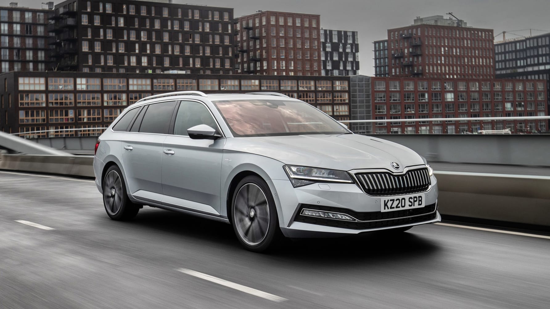Skoda Superb Estate (2015-2024) Interior Layout & Technology | Top Gear