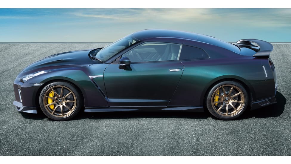 The new Nissan GT-R T-spec brings flip paint and lightweight wheels ...