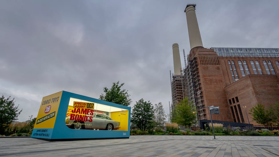 Look at this Aston Martin DB5 in a special box | Top Gear