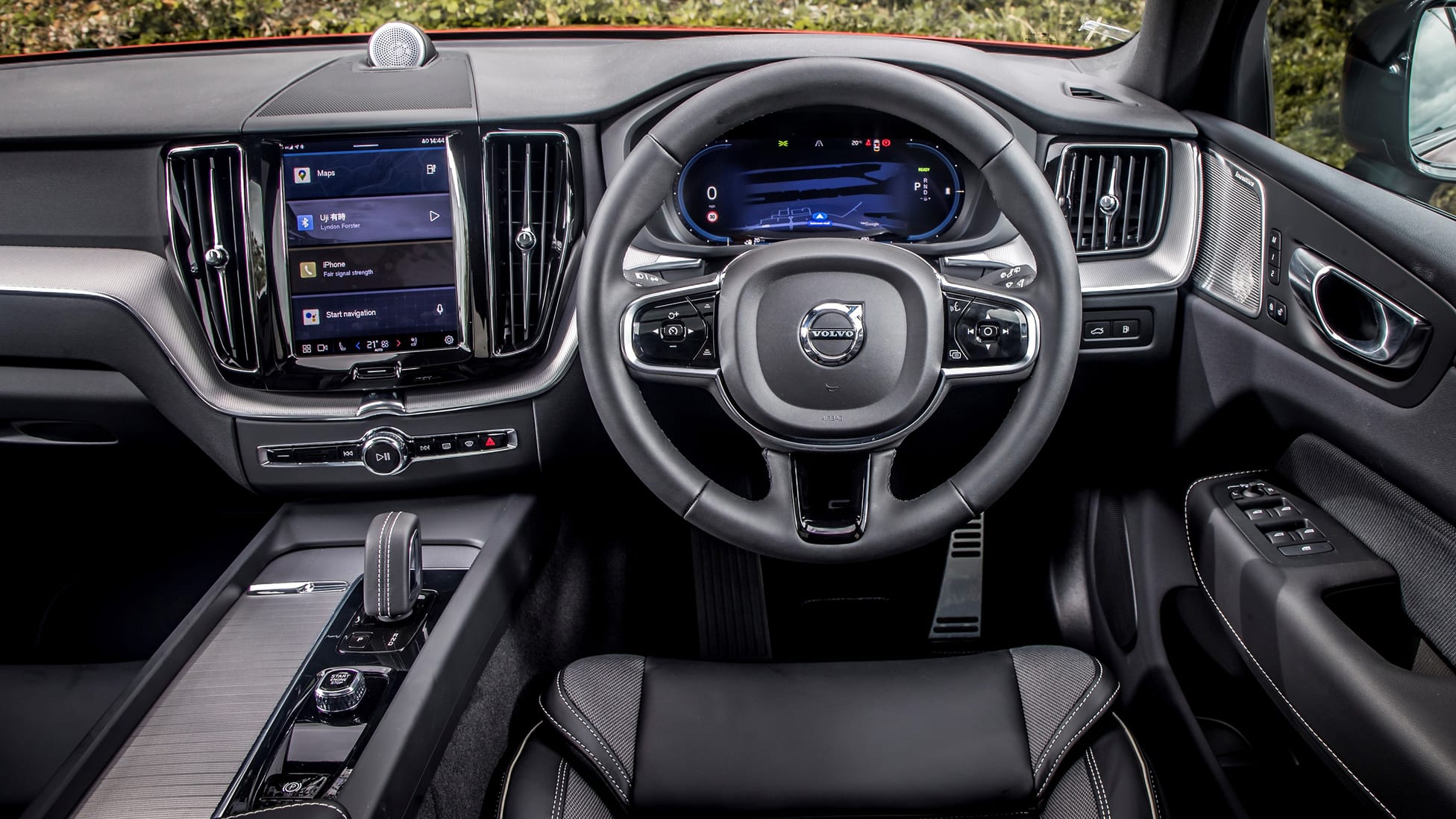 Volvo XC60 Interior Layout & Technology | Top Gear