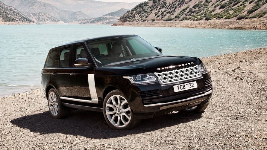 Does anyone remember the outgoing Range Rover’s huge styling ...