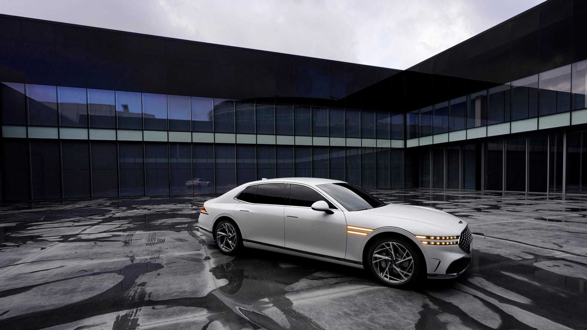 The G90 saloon is yet another brand new Genesis | Top Gear