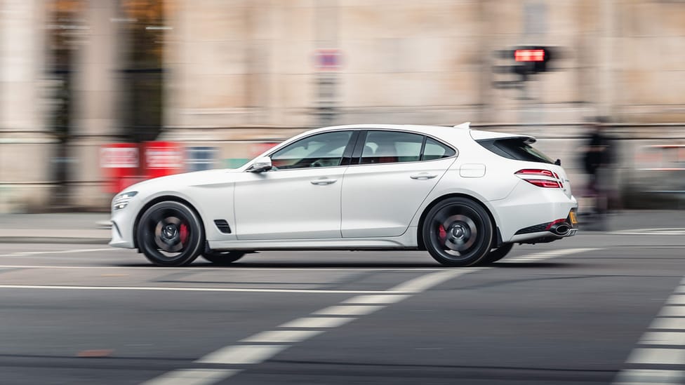 Genesis G70 Shooting Brake Interior Layout & Technology | Top Gear