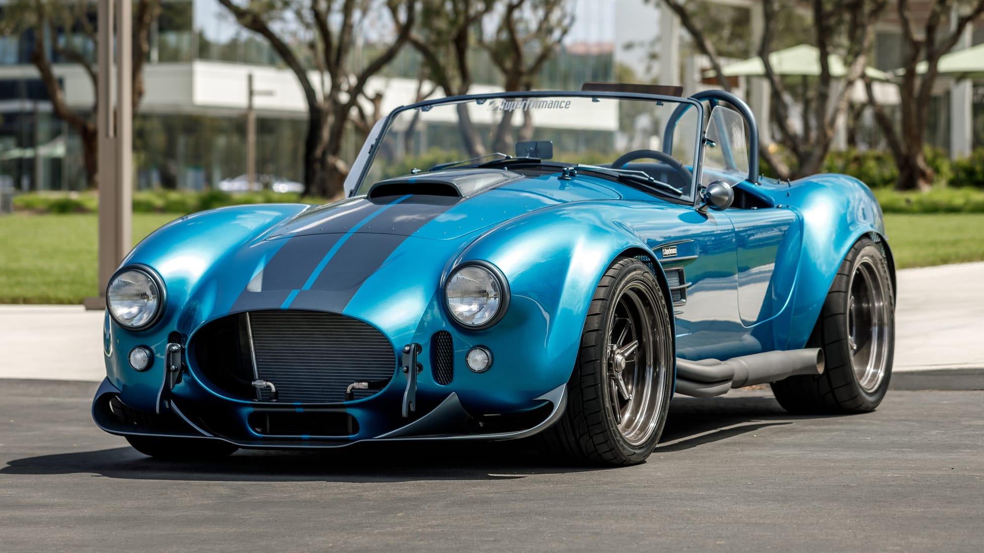 Clive Sutton is bringing these Shelby Cobras to the UK | Top Gear