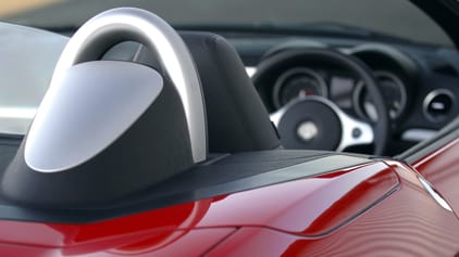 Retro review: the Alfa Romeo Spider Reviews 2025 | Top Gear