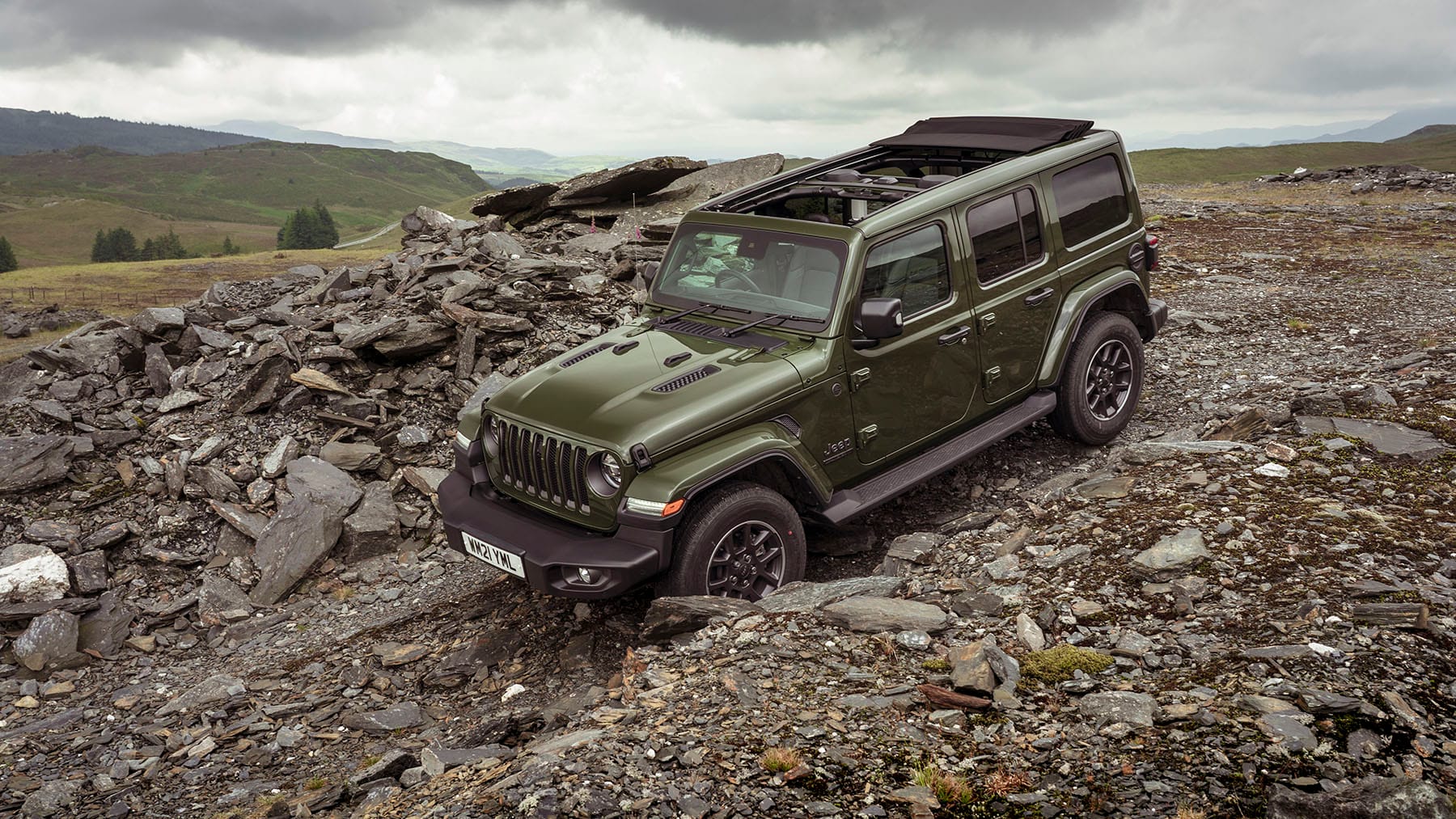 Jeep Wrangler Interior Layout & Technology | Top Gear