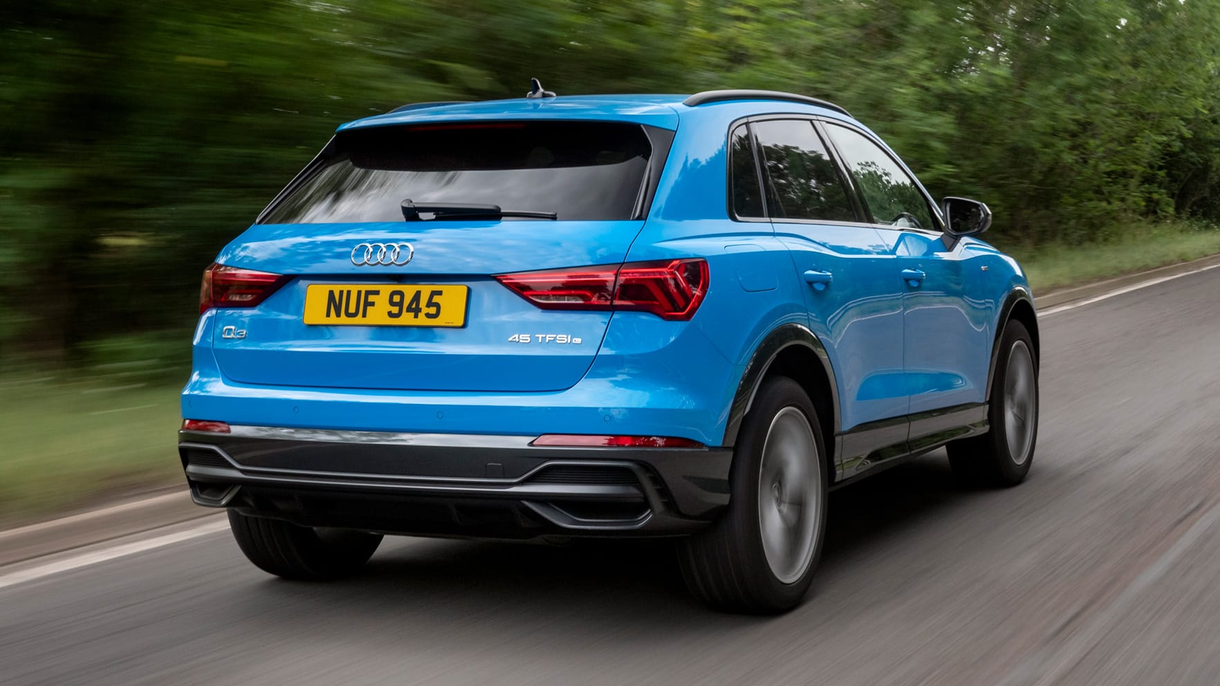 Audi Q3 Interior Layout & Technology | Top Gear
