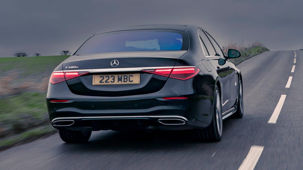 Mercedes-Benz S-Class Interior Layout & Technology | Top Gear