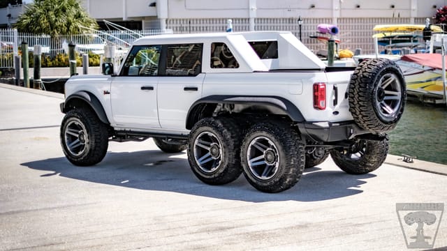 Yep, this is a six-wheeled Ford Bronco pickup | Top Gear