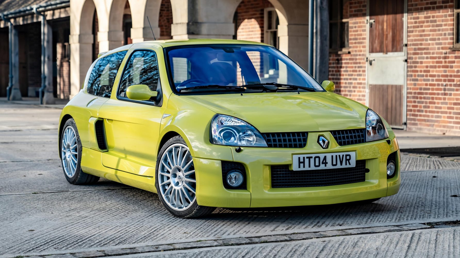 This Renault Clio V6 just sold for… £90,000 | Top Gear