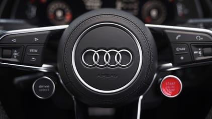 Audi R8 Interior Layout & Technology | Top Gear