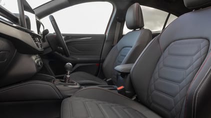 Ford Focus Interior Layout & Technology | Top Gear