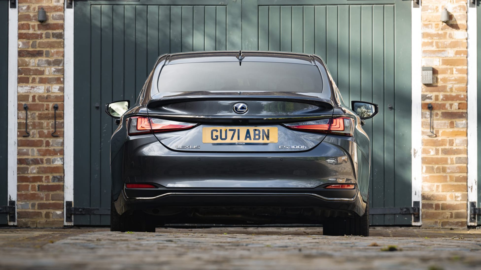 Lexus ES Review 2026 | Top Gear