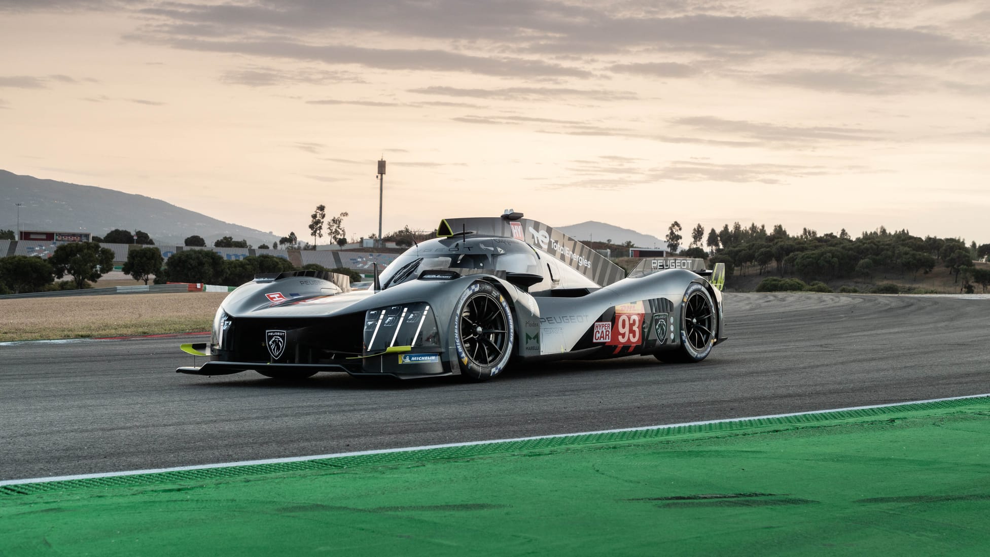 This is the actual racing spec of the Peugeot 9X8 | Top Gear