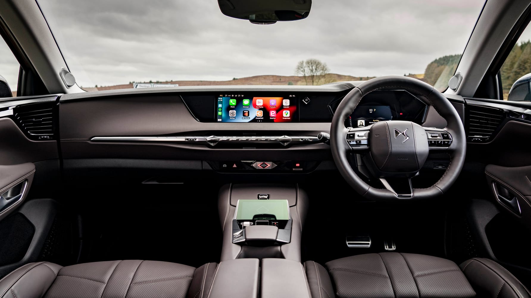 DS 4 Interior Layout & Technology | Top Gear