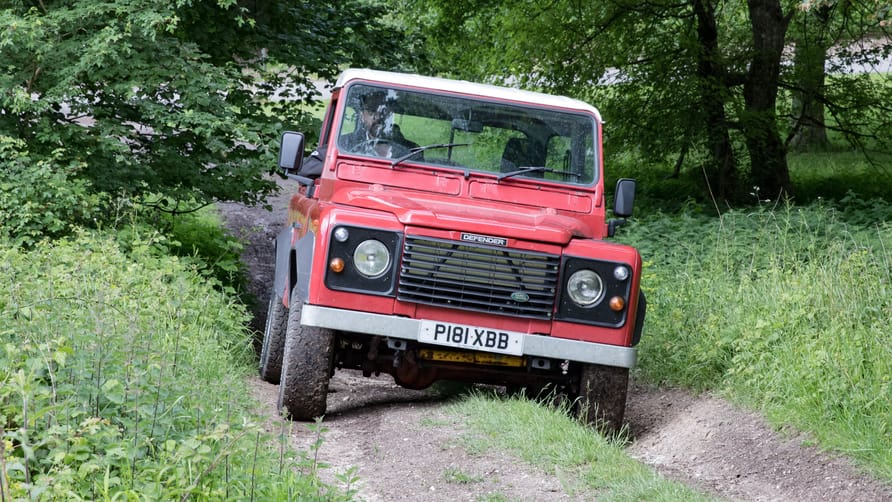 This £28,800 kit turns your old Land Rover Defender into an EV | Top Gear