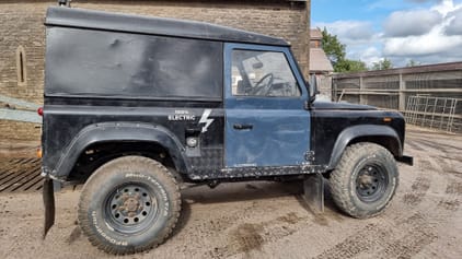 This £28,800 kit turns your old Land Rover Defender into an EV | Top Gear