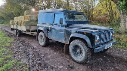 This £28,800 kit turns your old Land Rover Defender into an EV | Top Gear