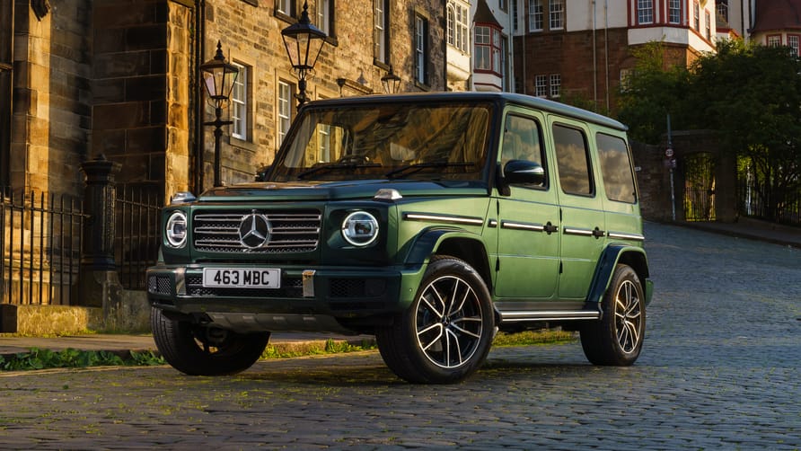 Man shelters from record heatwave by idling G-Class all day for the air ...