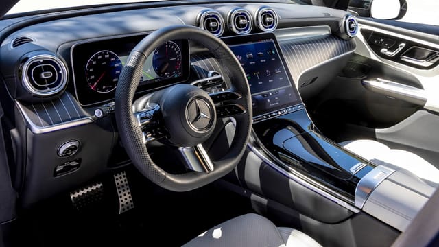 Mercedes-Benz GLC Interior Layout & Technology | Top Gear
