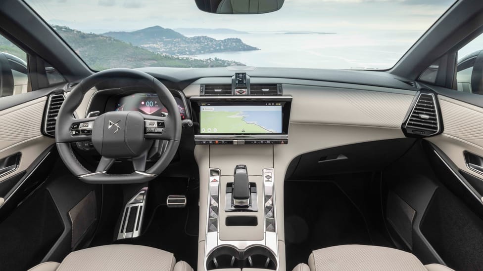 DS 7 Driving, Engines & Performance | Top Gear