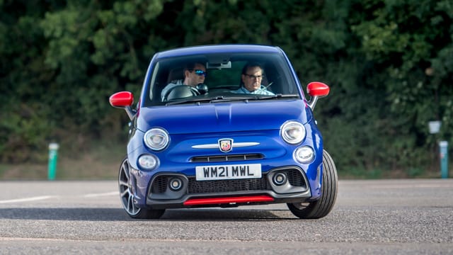 How to do a handbrake turn | Top Gear