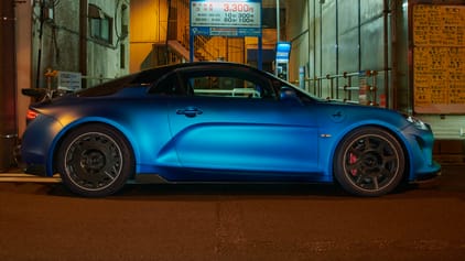 This is the lightweight, track-ready Alpine A110 R | Top Gear