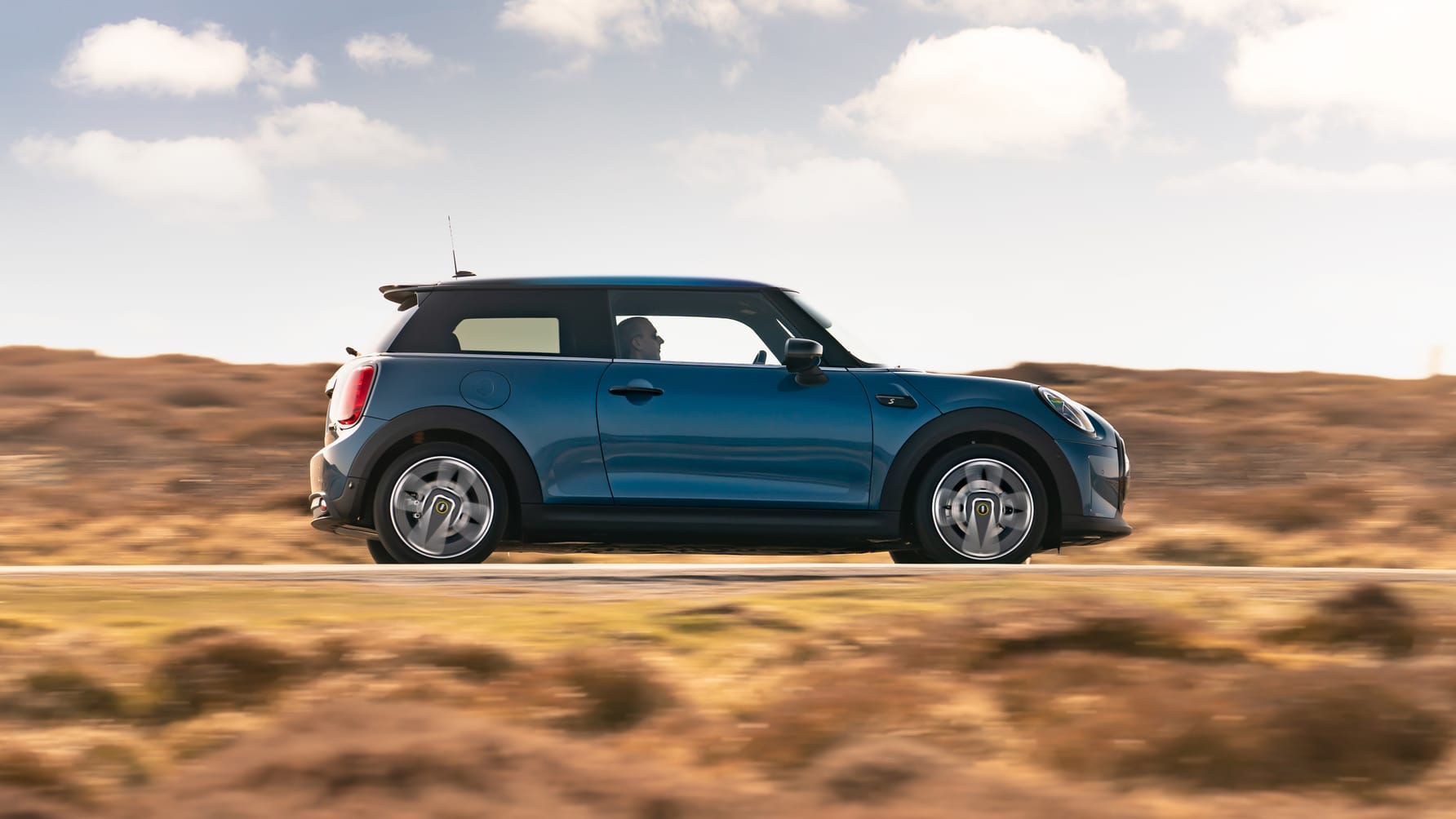 Mini Electric (2019-2023) Interior Layout & Technology | Top Gear