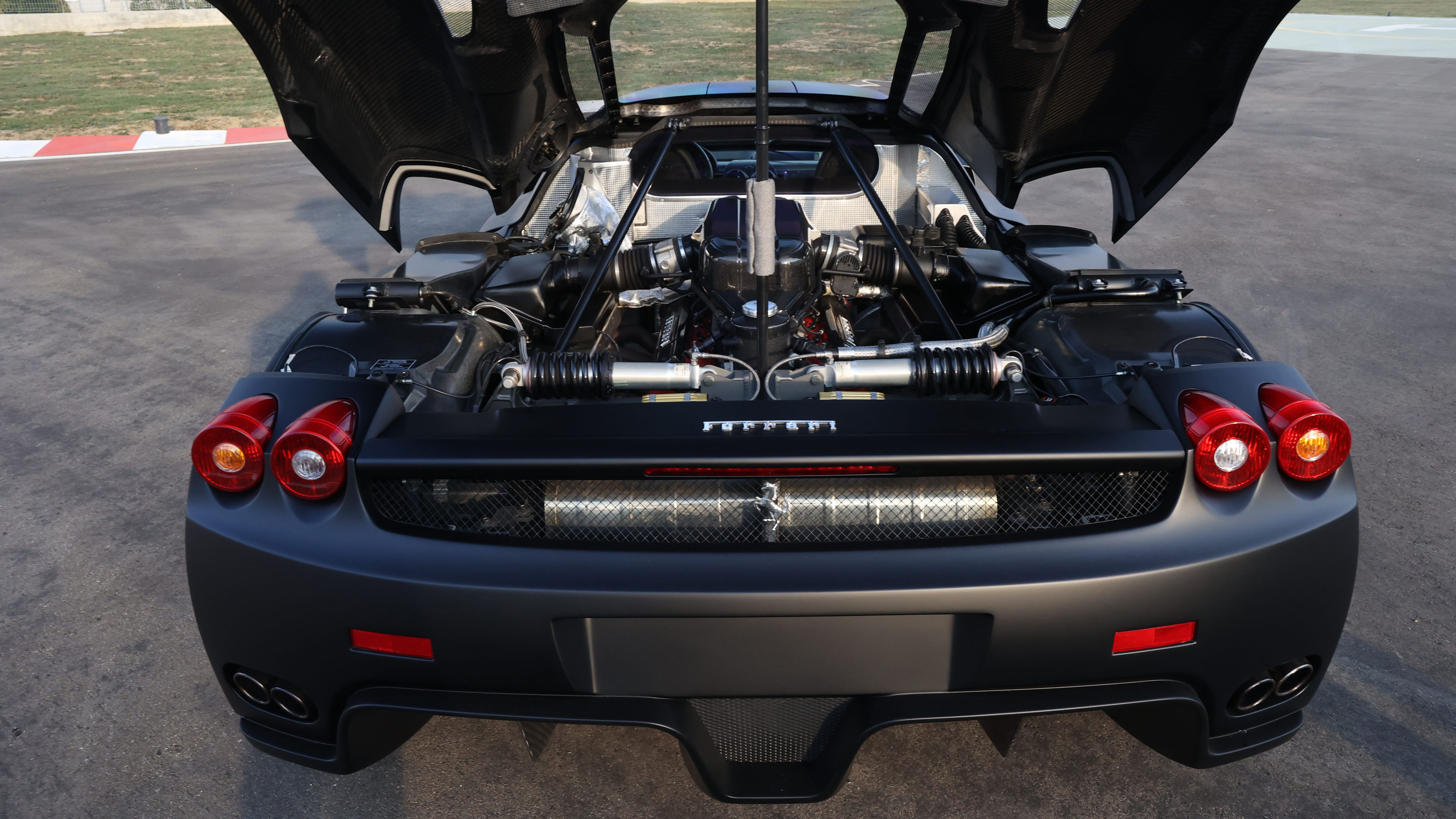 Ferrari Enzo Zwart En Wit