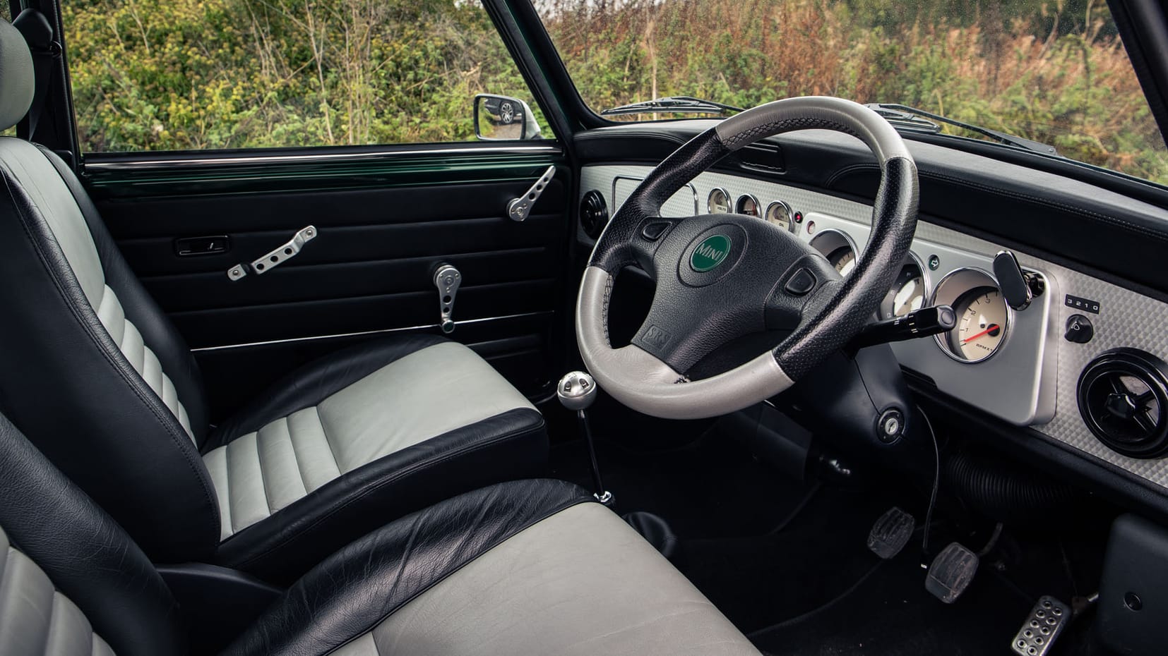 Progress report: 2022 Mini Electric vs Mini Cooper 2000 | Top Gear