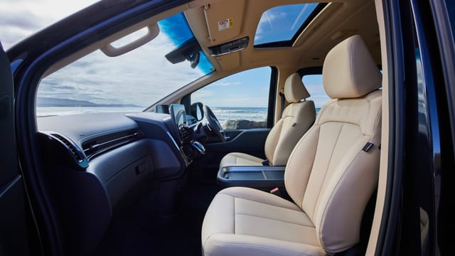 Hyundai Staria Interior Layout & Technology | Top Gear