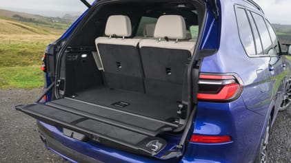 BMW X7 Interior Layout & Technology | Top Gear