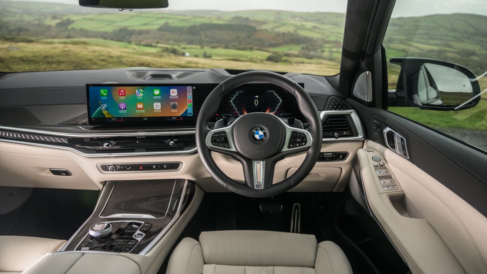 BMW X7 Interior Layout & Technology | Top Gear