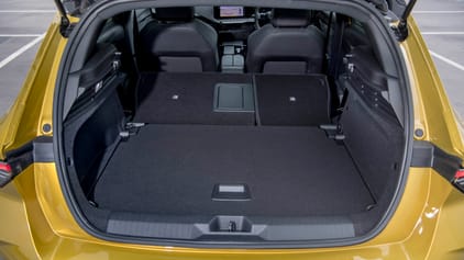 Vauxhall Astra Interior Layout & Technology | Top Gear