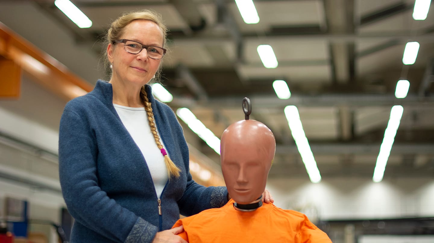 This new female crash test dummy will improve car safety for women ...