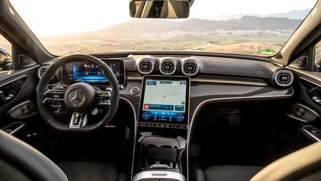 Mercedes-Benz AMG C63 Interior Layout & Technology | Top Gear