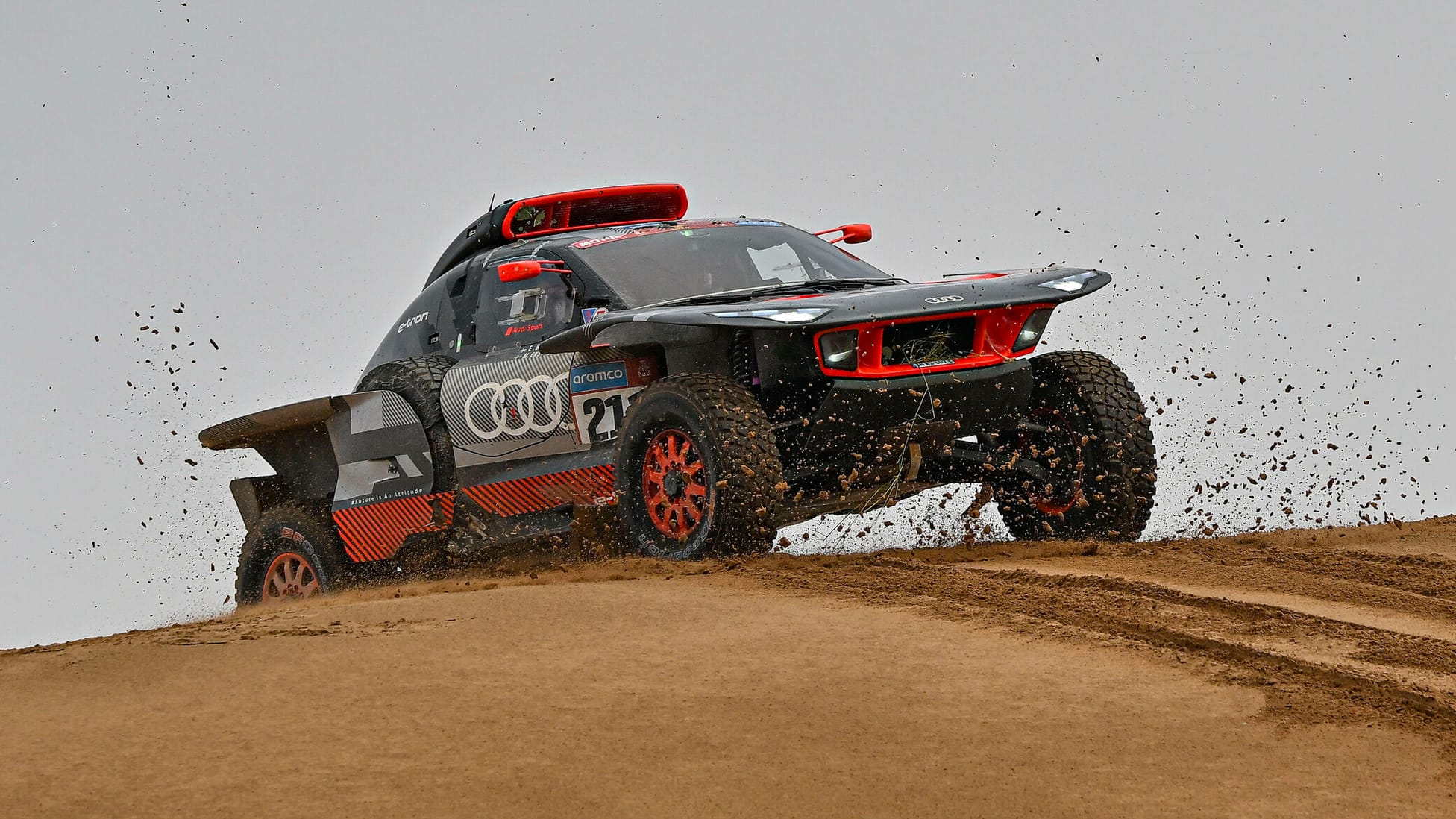 Incredible teamwork sees Audi finish Dakar's Stage 7 | Top Gear