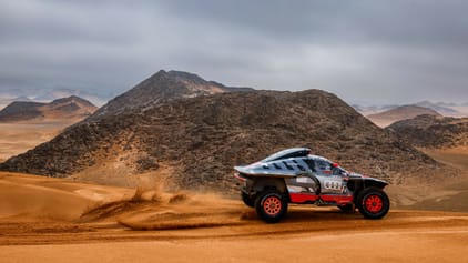 Incredible teamwork sees Audi finish Dakar's Stage 7 | Top Gear