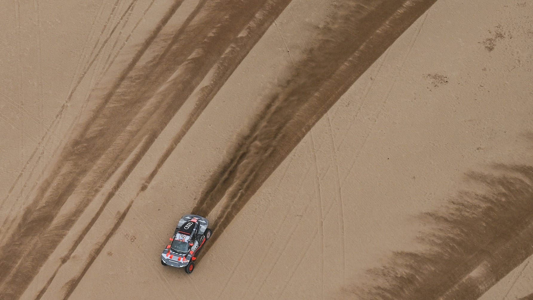 Incredible teamwork sees Audi finish Dakar's Stage 7 | Top Gear