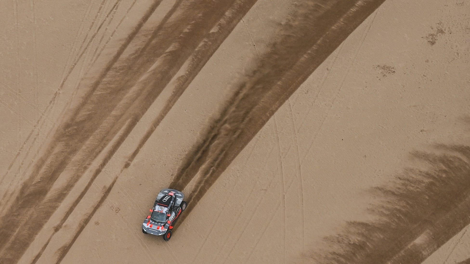 Incredible teamwork sees Audi finish Dakar's Stage 7 | Top Gear