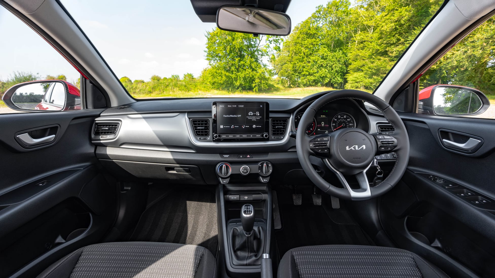 Kia Stonic Interior Layout & Technology | Top Gear