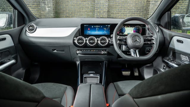 Mercedes-Benz B-Class Interior Layout & Technology | Top Gear